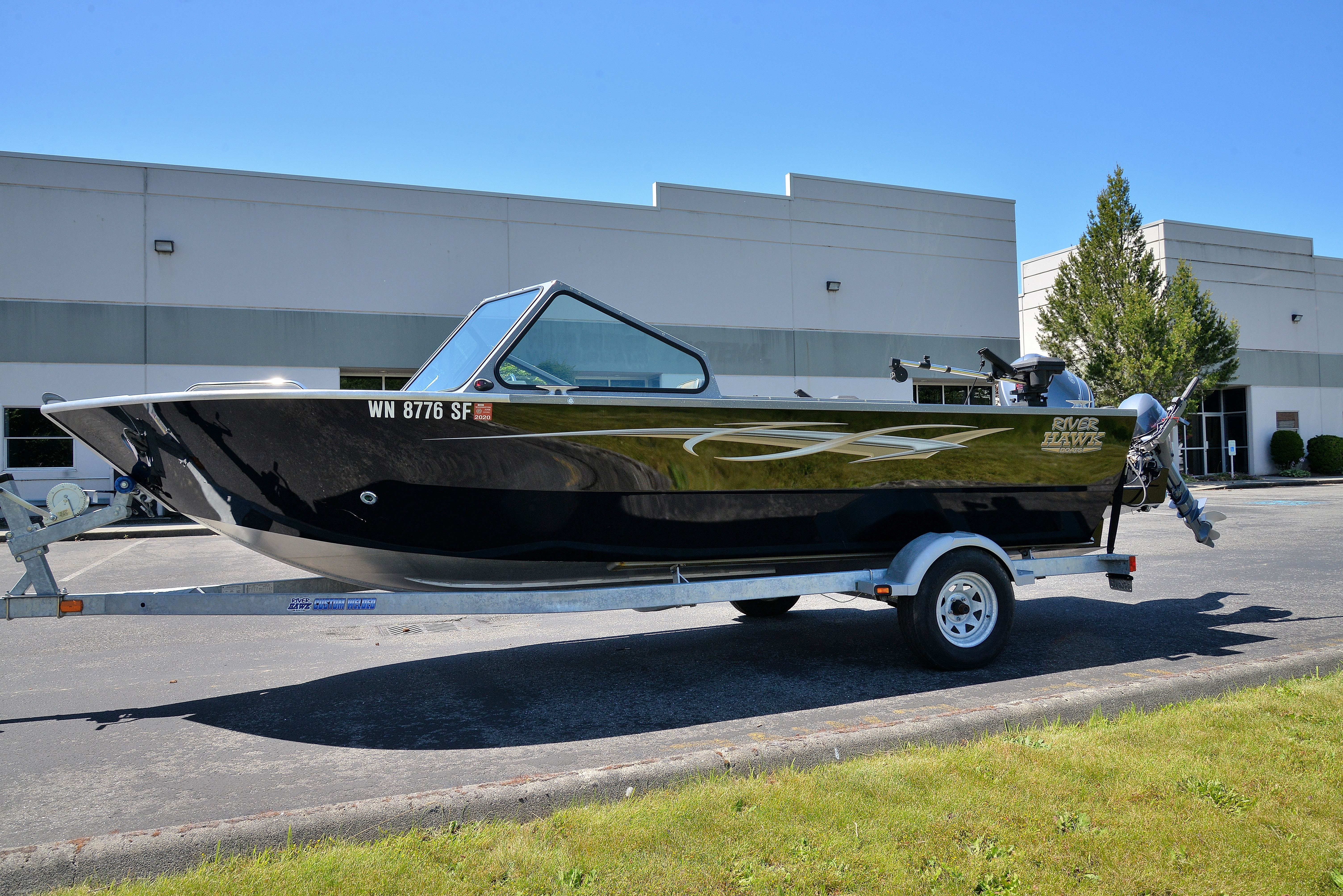 2015 RIVER HAWK 19 COASTAL